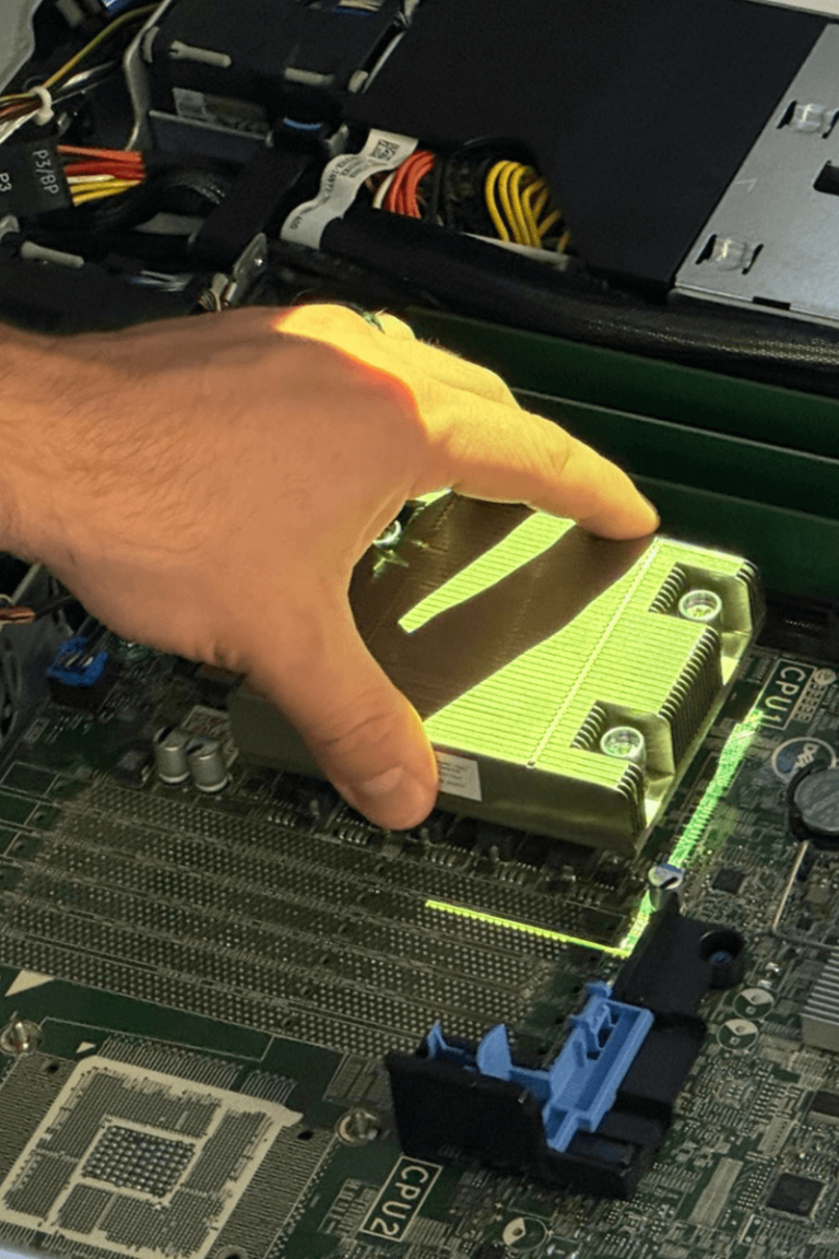 Server Manufacturing with augmented reality